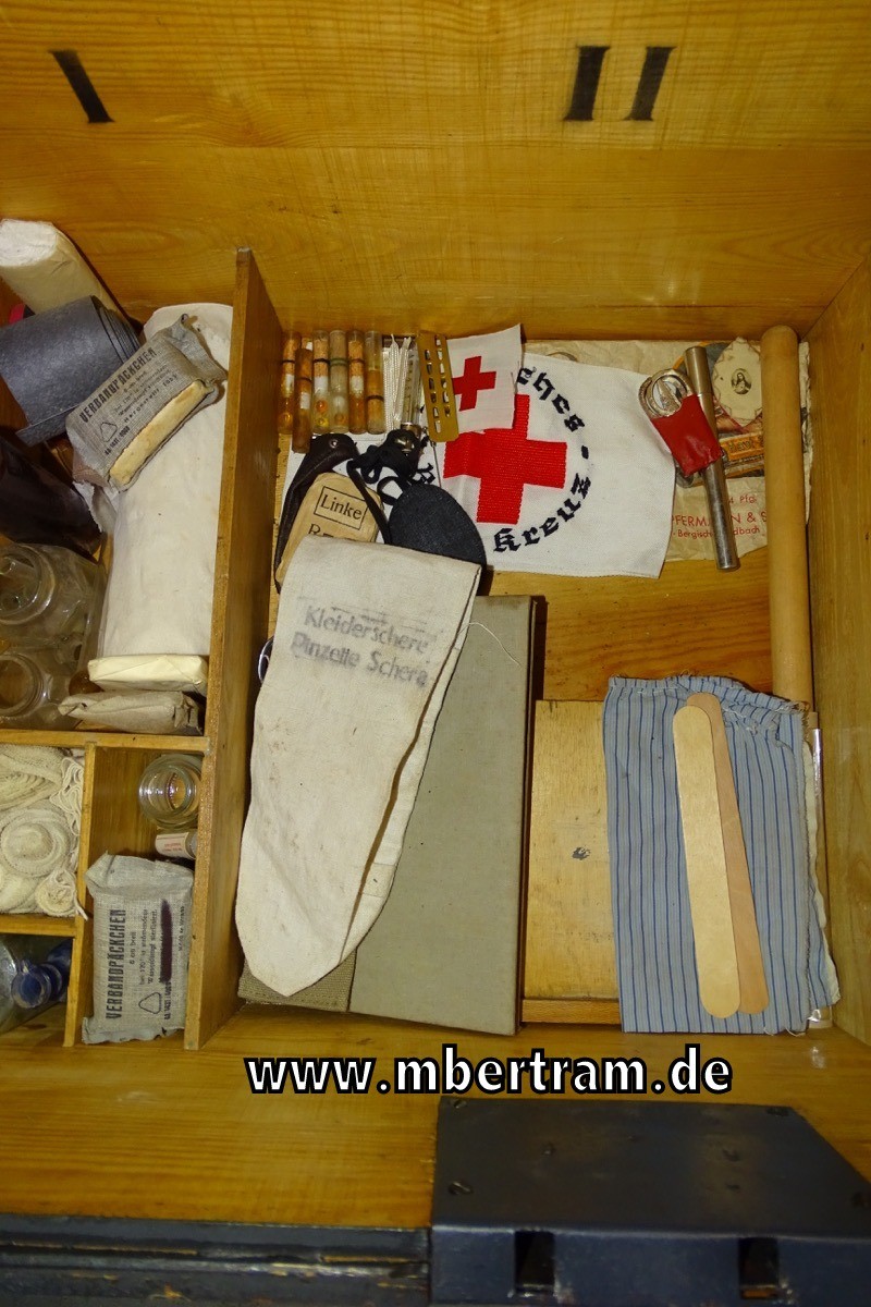 Sanitätskasten 1, M 1930, Wehrmacht, Originalfarbe, Inhalt | 19873